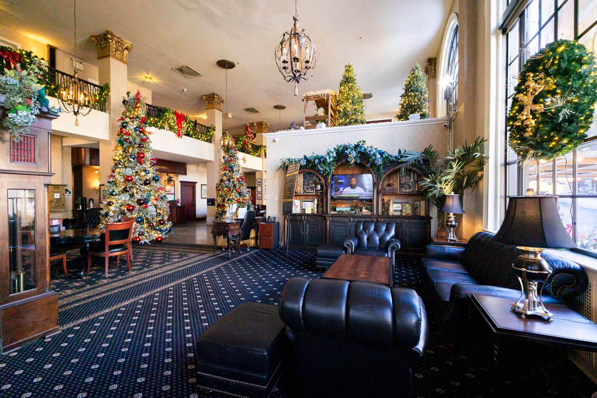 Spirits of Christmas Pub Walking Tour | Historic Bethlehem Museums & Sites